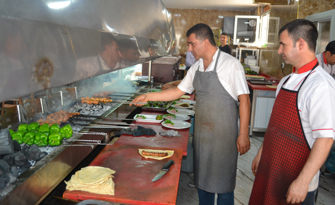 Batmanlılara kebabı sevdirdi - BATMAN ÇAĞDAŞ GAZETESİ