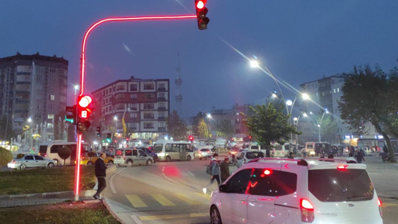 TRAFİK IŞIKLARI ARTIK ‘LED’Lİ! - BATMAN ÇAĞDAŞ GAZETESİ