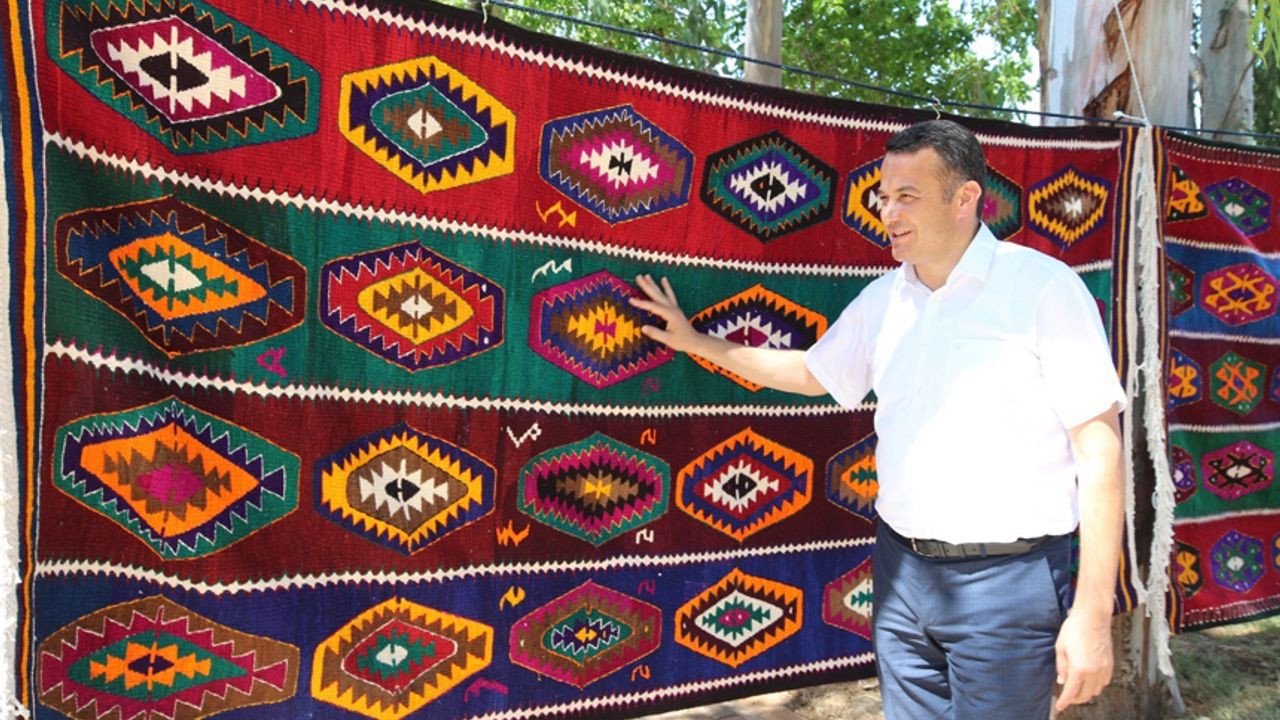 BARAK KİLİMİ DOKUMACILIĞI YAŞATILIYOR - Batman Haber, Son Dakika ...